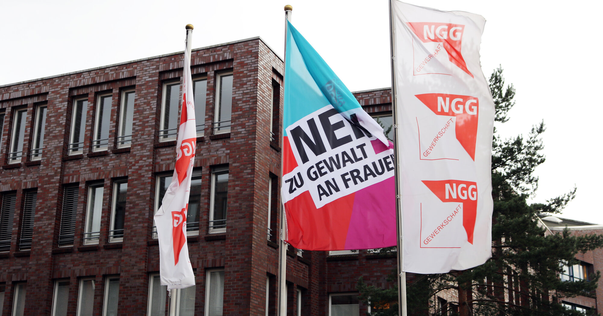 Rote Karte für Belästigung am Arbeitsplatz - NGG